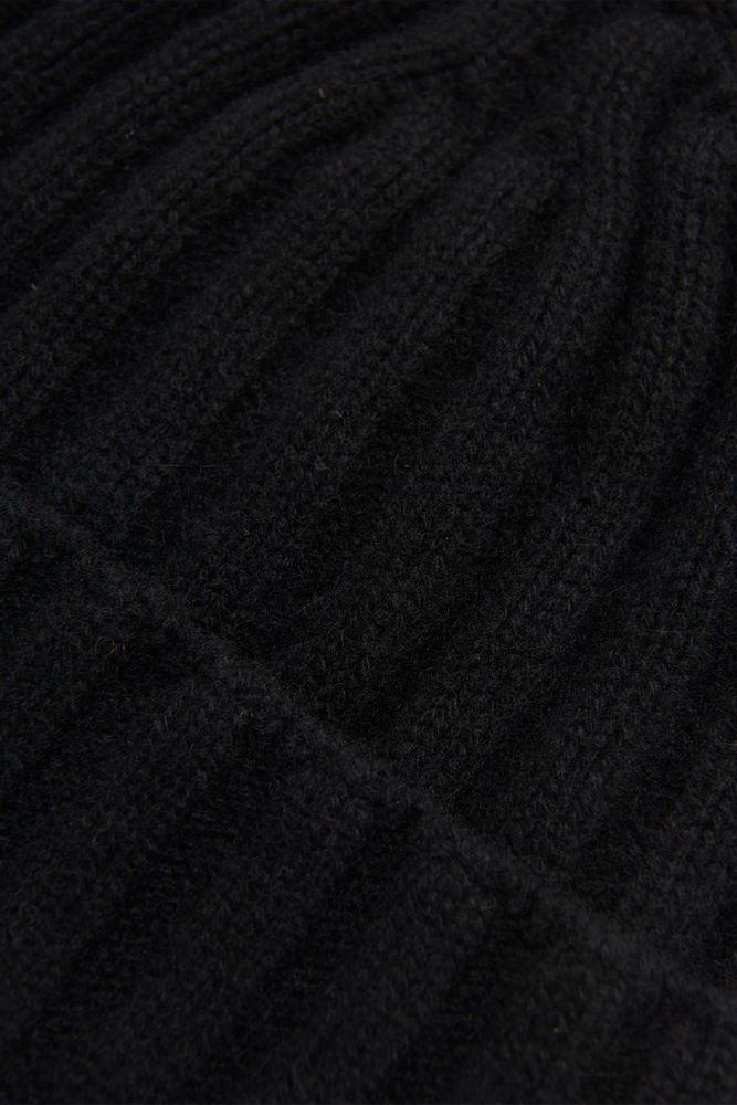 Knitted Rib structure hat - Black | Oscar Jacobson